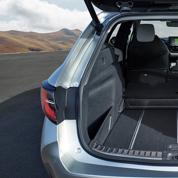 Toyota Corolla Touring Sports | Eteenpäin ja ohi